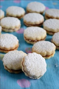 Eggless Alfajores / Dulce De Leche Cookies - Bolivia – Gayathri's Cook Spot