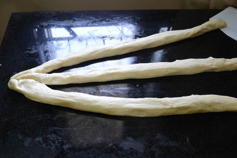 Finnish Nissua / Cardamom Bread – Gayathri's Cook Spot
