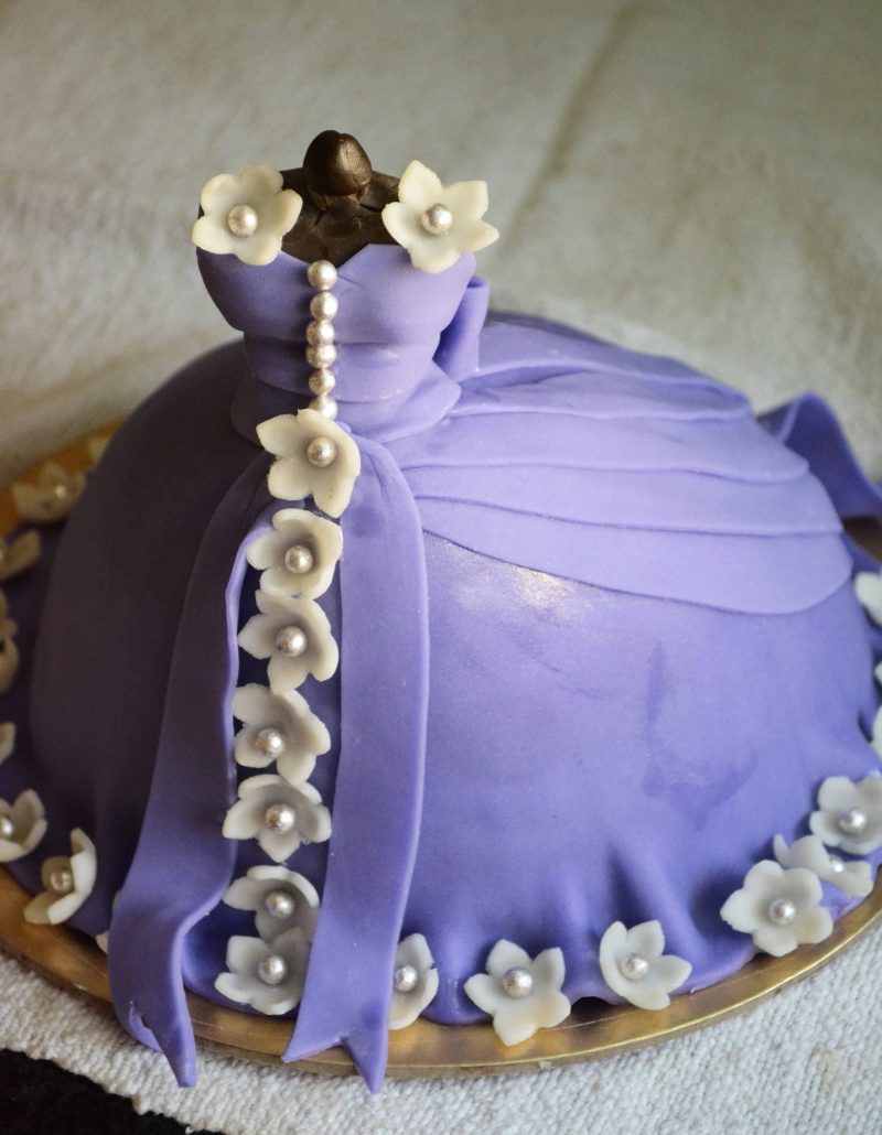 How To Make a Mannequin Cake With Fondant - Introducing My Veg Fondant ...