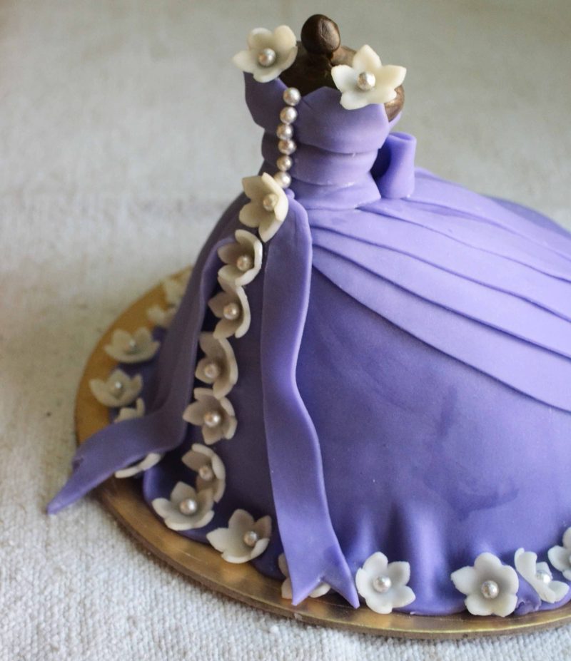 How To Make a Mannequin Cake With Fondant - Introducing My Veg Fondant ...