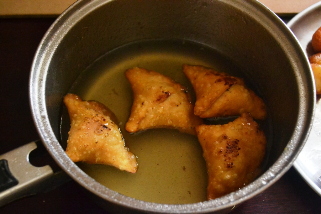 Gulab Jamun Samosa Recipe – Gayathri's Cook Spot