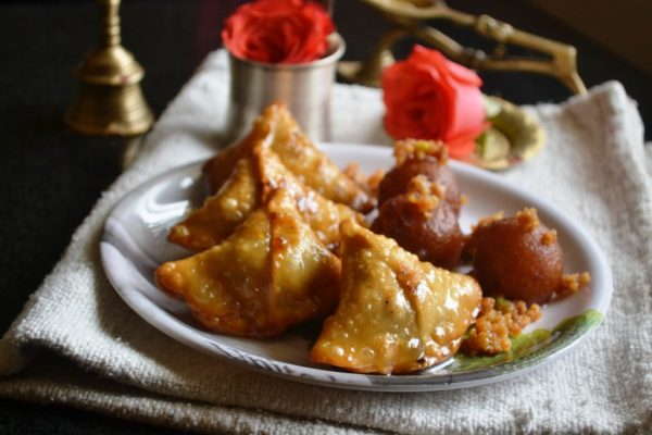 Gulab Jamun Samosa Recipe – Gayathri's Cook Spot