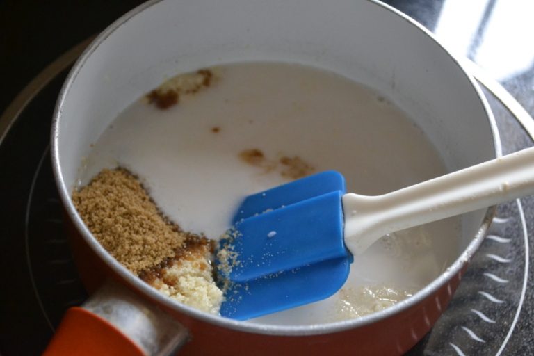 Sanwei Makhin / Burmese Semolina Cake Recipe – Gayathri's Cook Spot